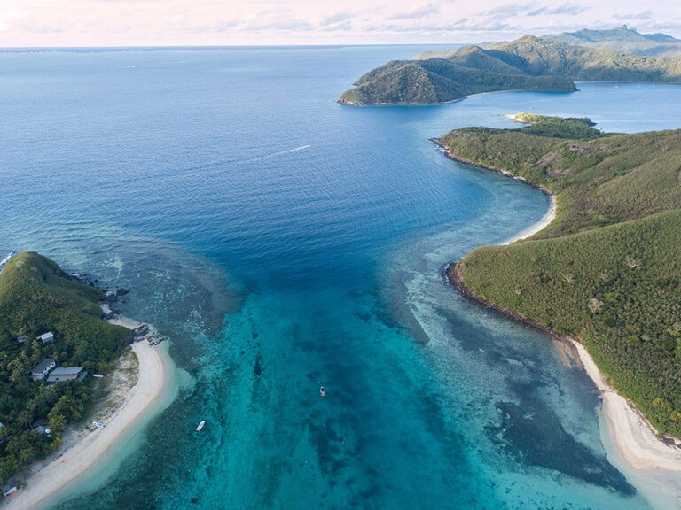 Island Hopping in Fiji's Yasawa Islands (NEED-TO-KNOW Tips!)